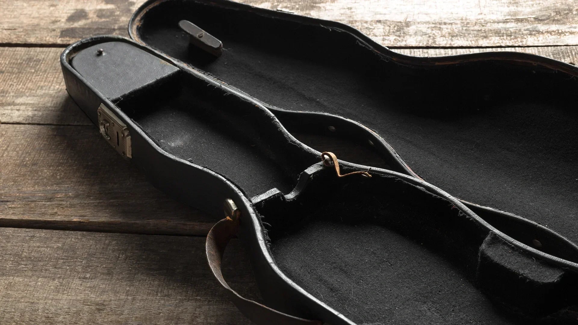 Premier Guitars | Why Original Guitar Cases Can Add Thousands to ...