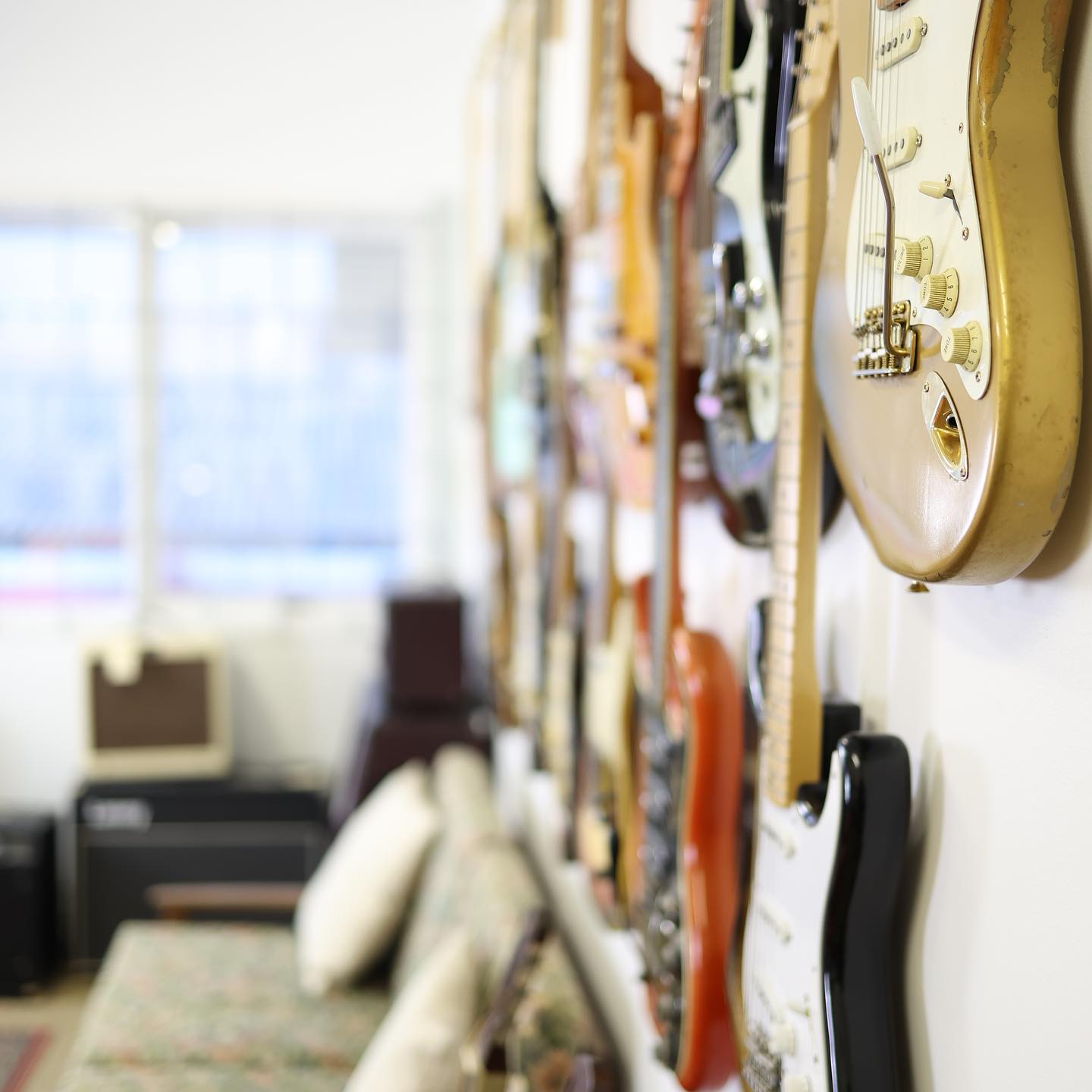 Learn About Electric Solid Body Guitars at Premier Guitars Blogs